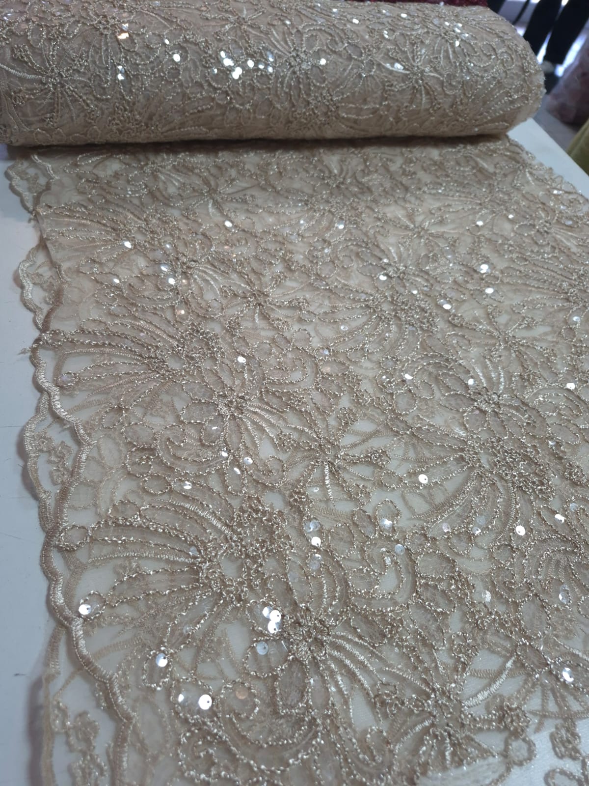 Microtul bordado champagne – Eme Telas | Tienda de telas por metro online